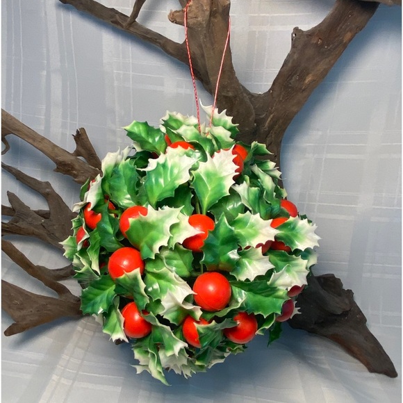 Holiday | Vintage Christmas Holly And Berries 65 Inch Ball Plastic Mcm ...